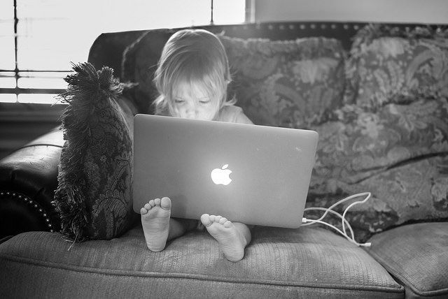 The argument for screen time for kids | Bplans